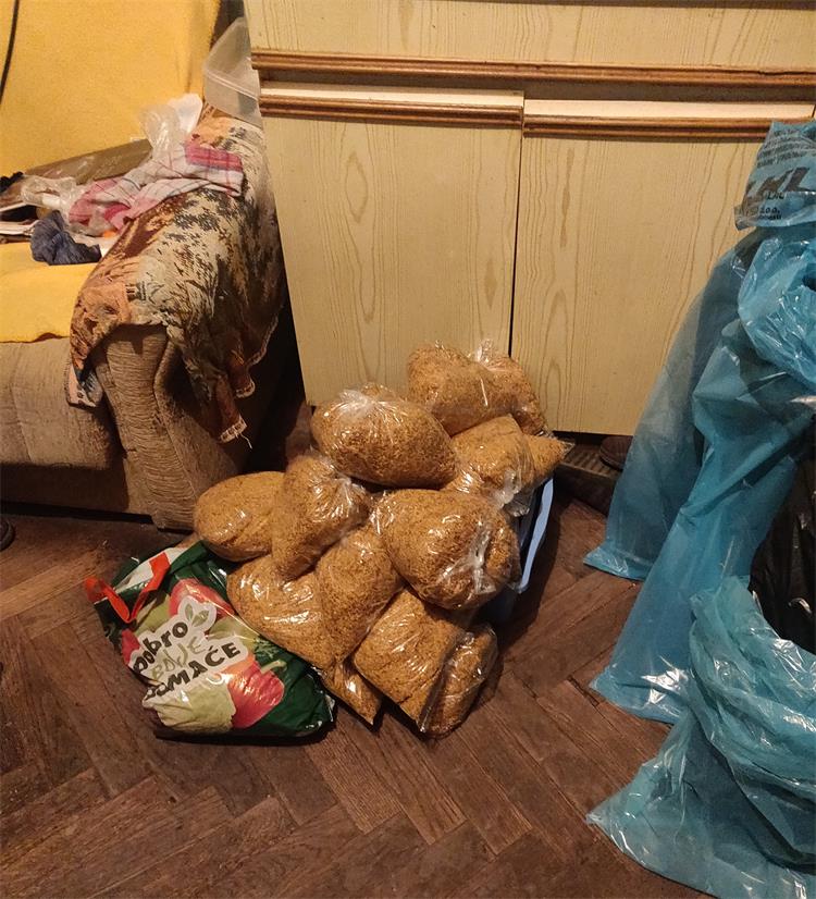 Carinska uprava - Privremeno oduzeto 41,60 kg sitno rezanog duhana.